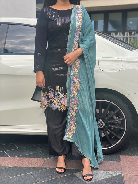 HUDA BLACK OUTFIT – PAKISTANI-OUTFITS-ONLINE